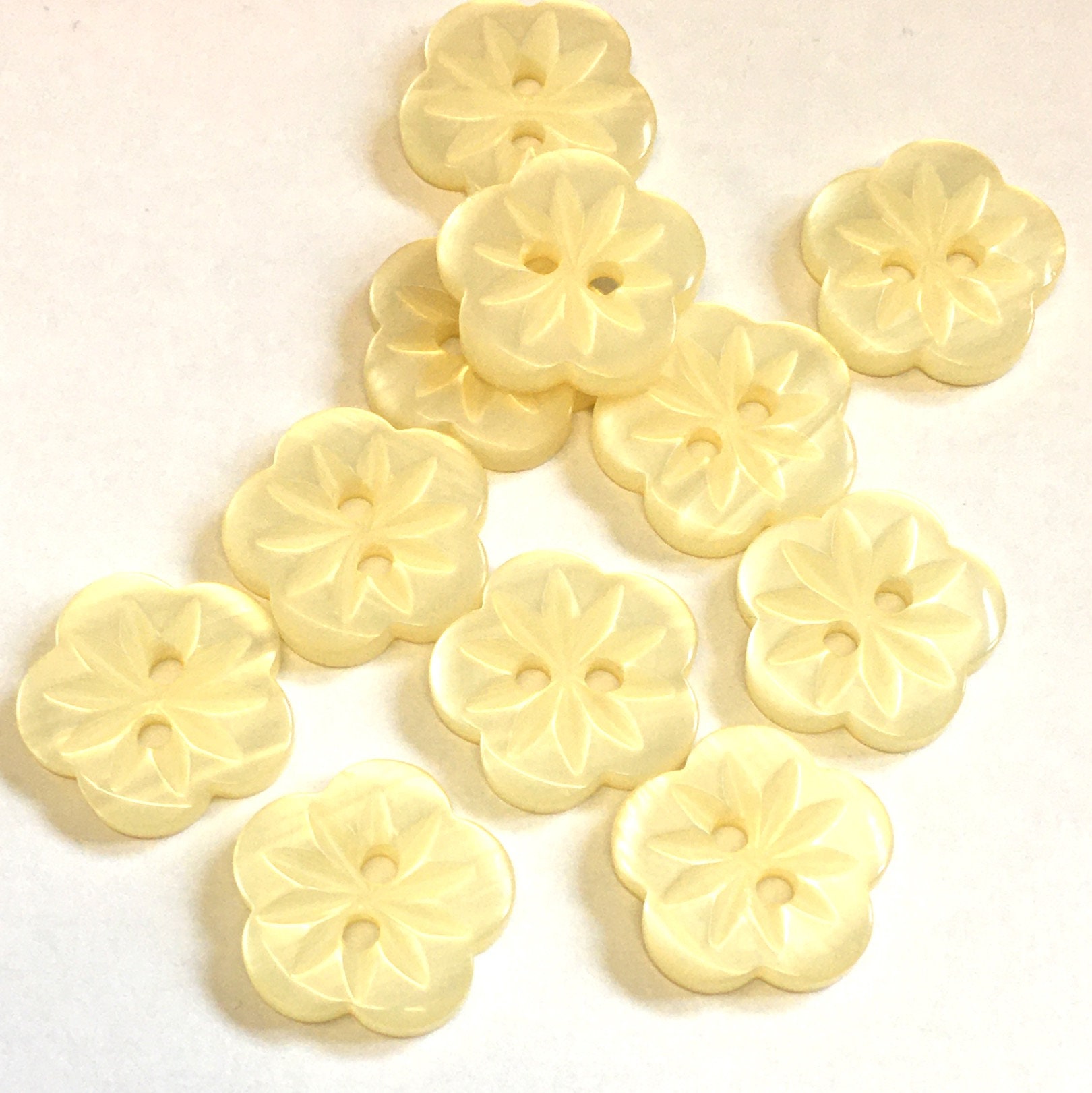 Pastel Daisy Buttons: Flower Cut Plastic Buttons (15mm, Pack of 10) - Etsy