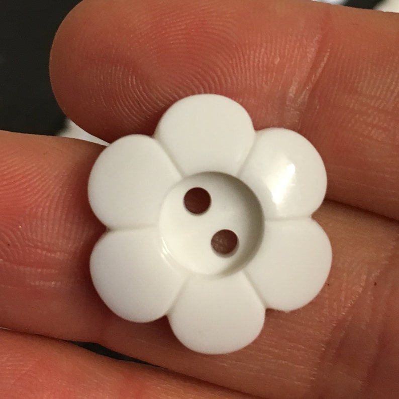 10 White Flower Buttons White Buttons White Floral Buttons - Etsy UK