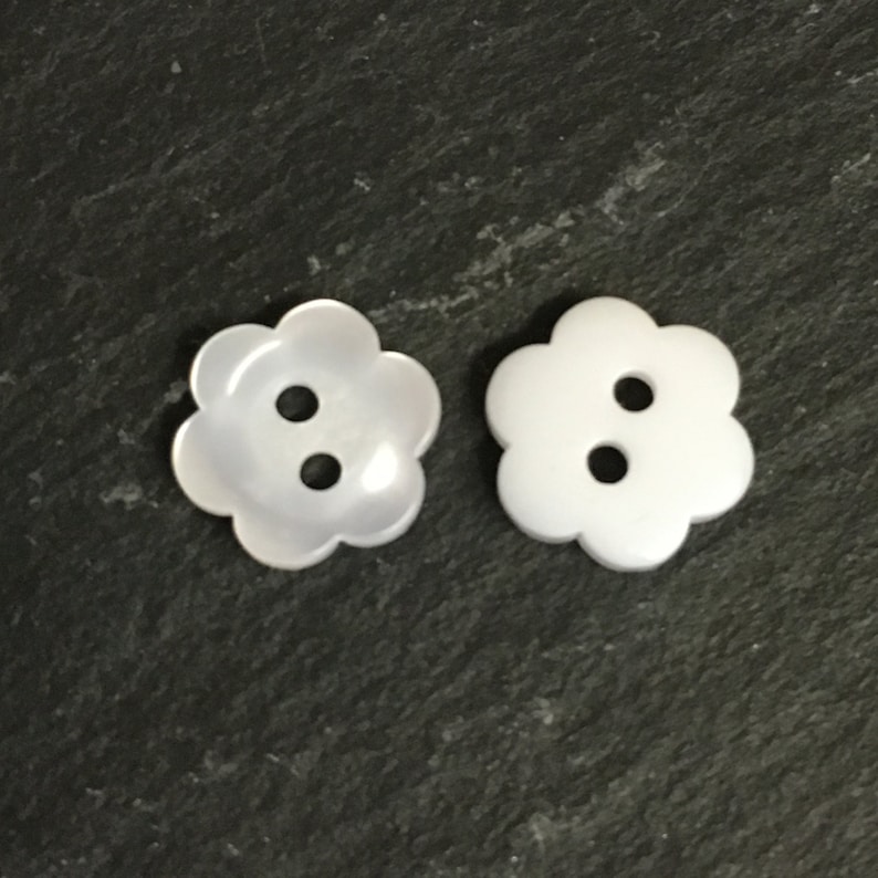 10 White Flower Buttons Flower Shaped Buttons 11mm Button - Etsy UK