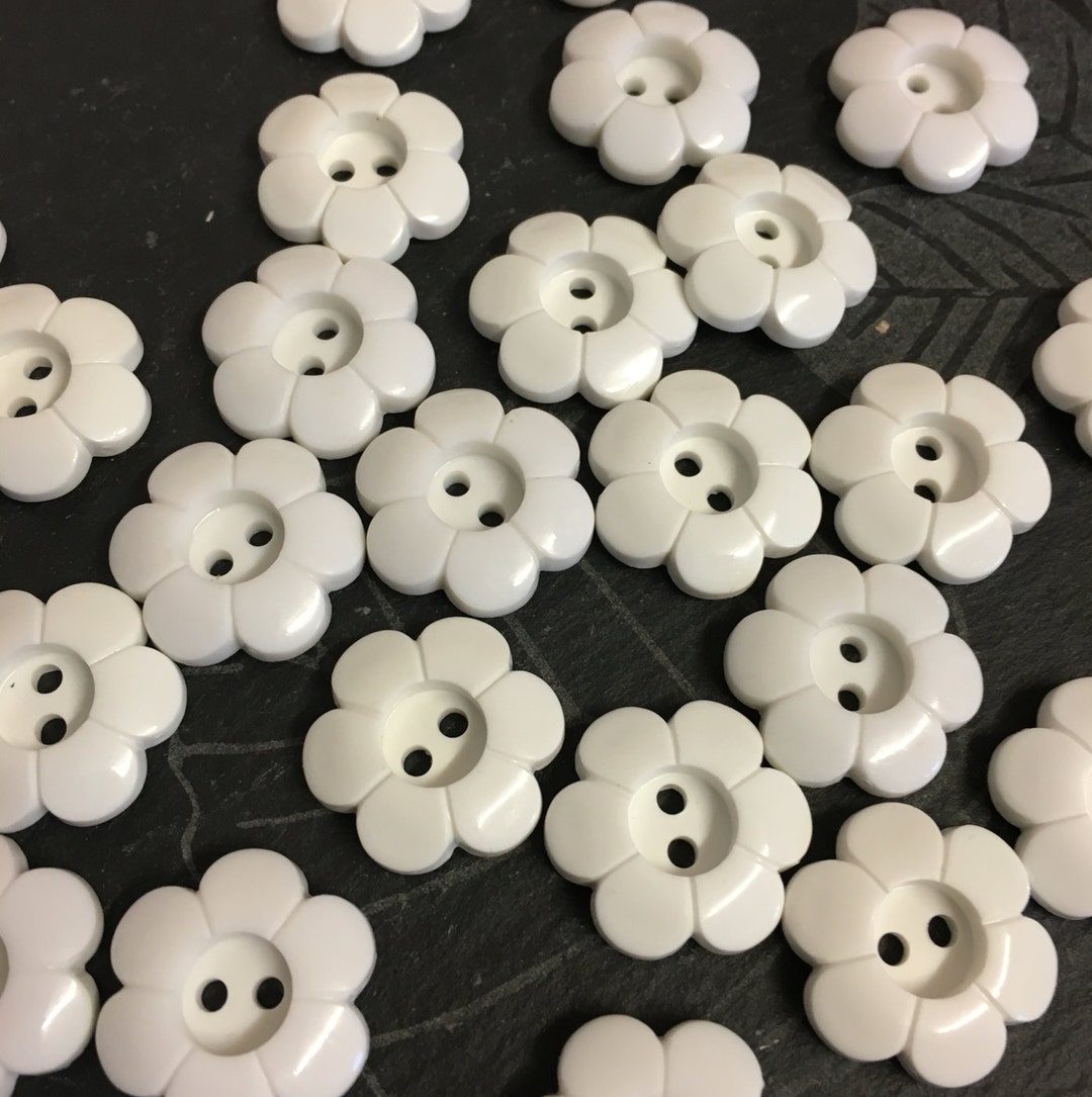 10 White Flower Buttons, White Buttons, White Floral Buttons, 21mm ...