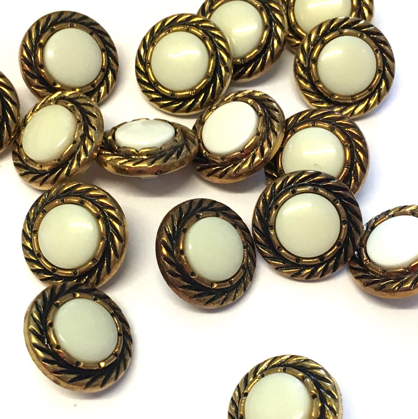 10 Decorative Buttons Aged Gold Buttons White Buttons - Etsy