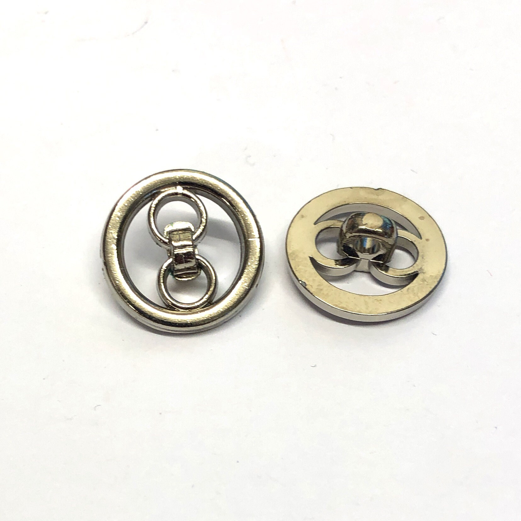 6 18mm 28L silver metallic buttons Open linked ring | Etsy