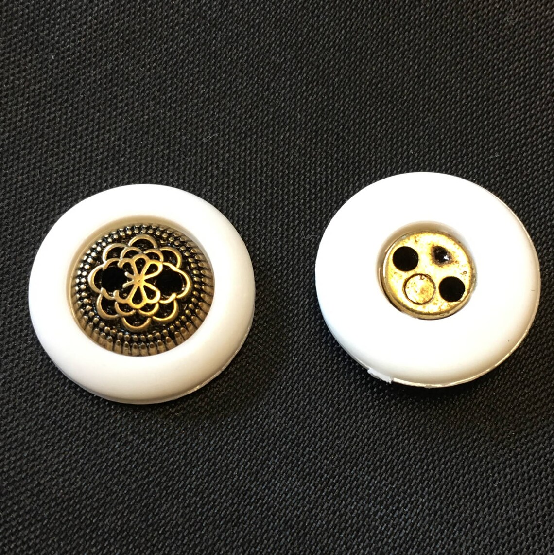 10 18mm Round White Buttons With a Central Gold Resin - Etsy