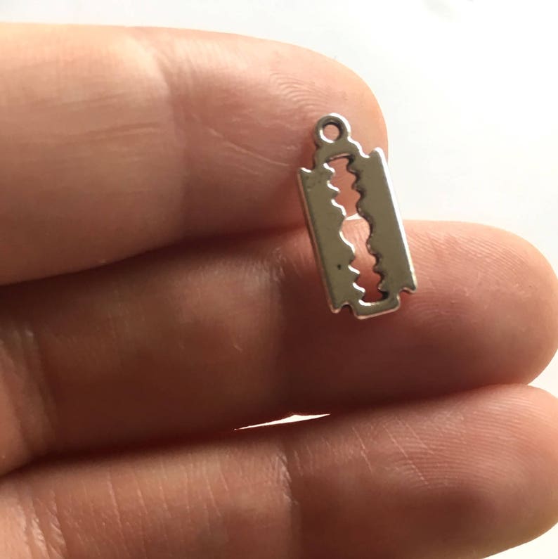 10 x silver metal razor blade charms silver razor charms | Etsy