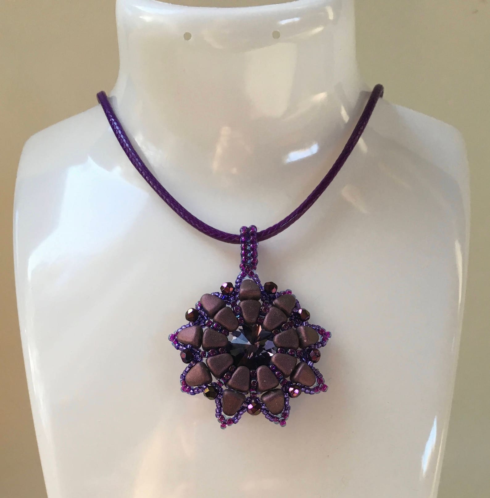 Pendentif perle violet pendentif perle sur collier en cuir - Etsy France