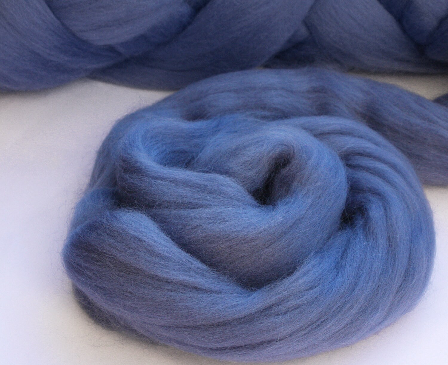 4 oz Australian Merino Wool Rove Roving Fine 22 microns Tuareg | Etsy