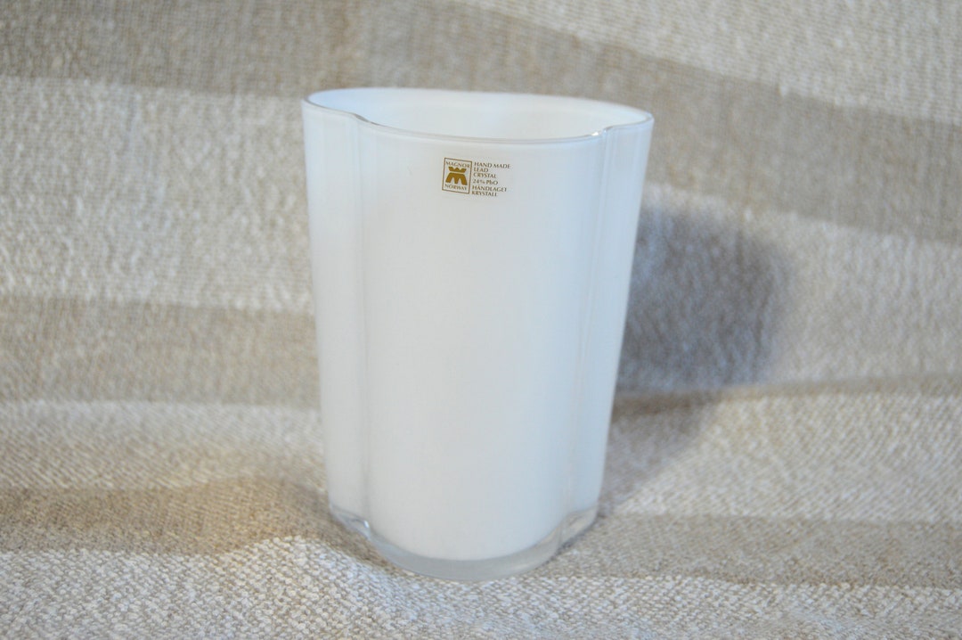 Vintage MAGNOR NORWAY Handmade Flower Vase Pearl White Vase ...