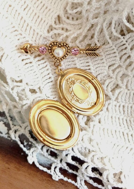 Vintage Avon Cupid Heart Arrow Opening Locket Pin Bro… - Gem