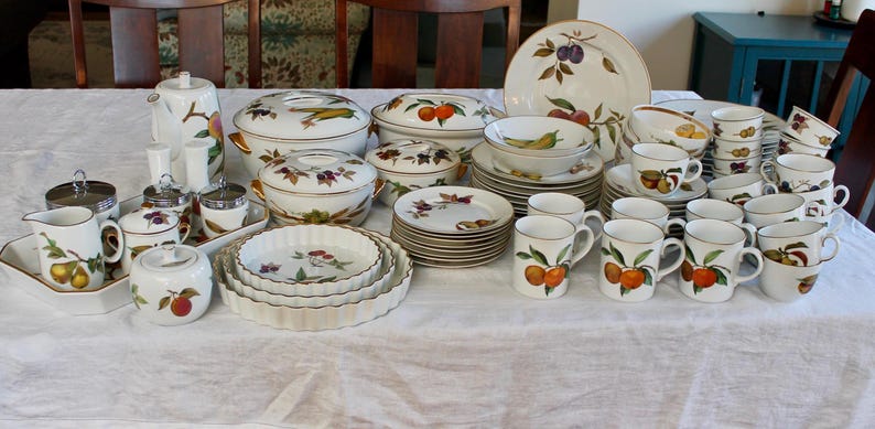 Royal Worcester Evesham Gold Porcelain China, Fruit and Vegetable Gold ...