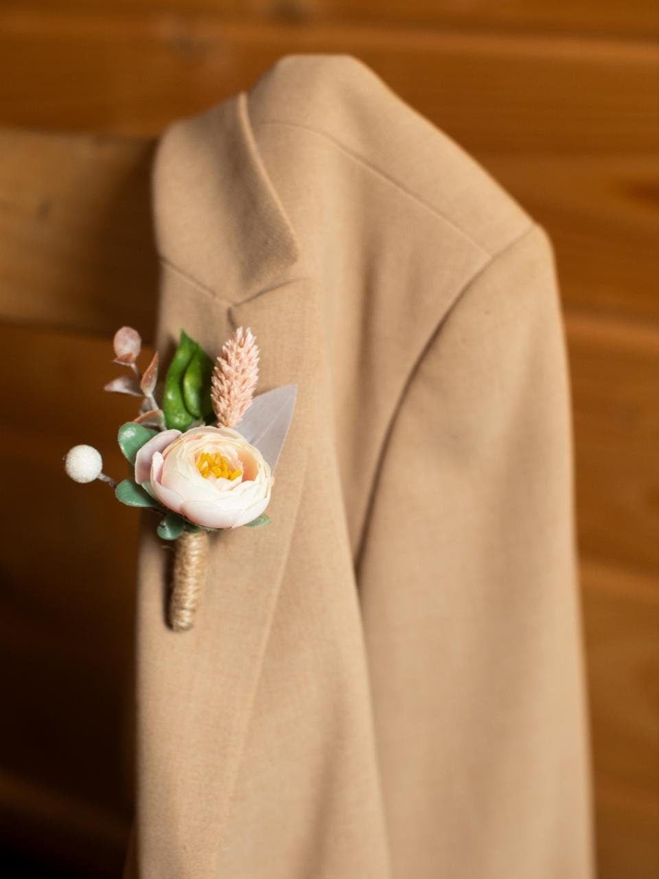 White Flower Boutonniere Groomsman Buttonhole Boutonniere | Etsy
