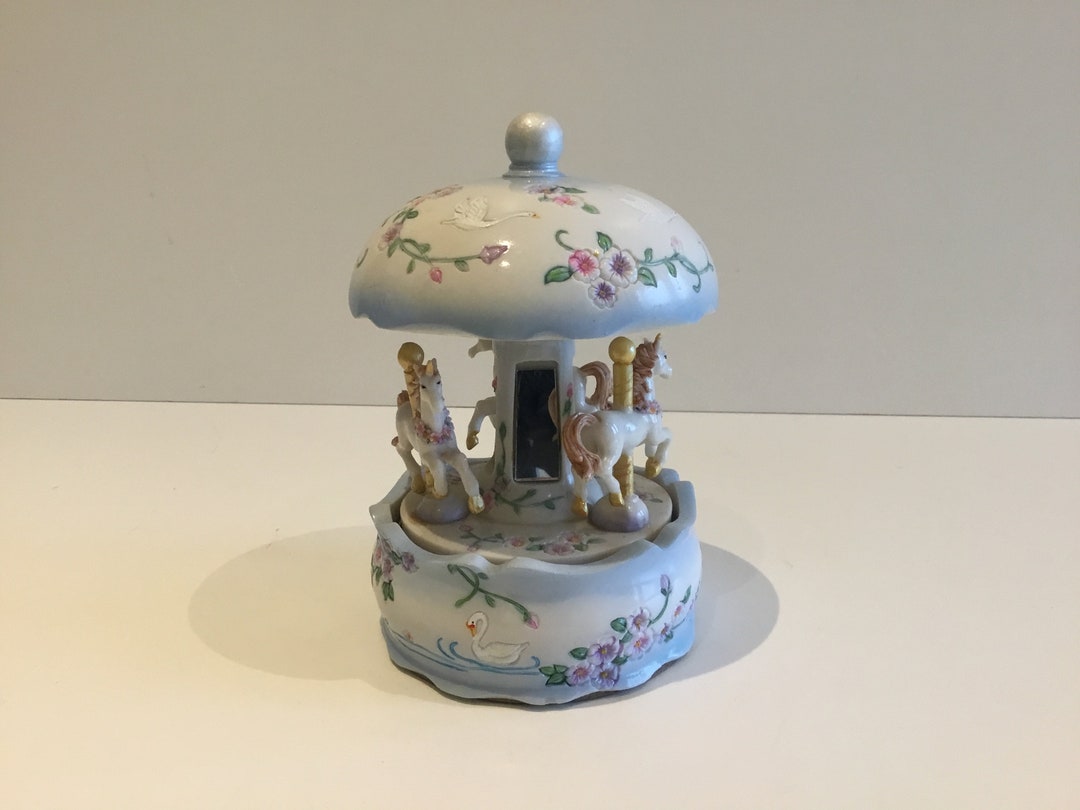 Romantic Carousel (1980) Vintage Rotating Music Box - Etsy