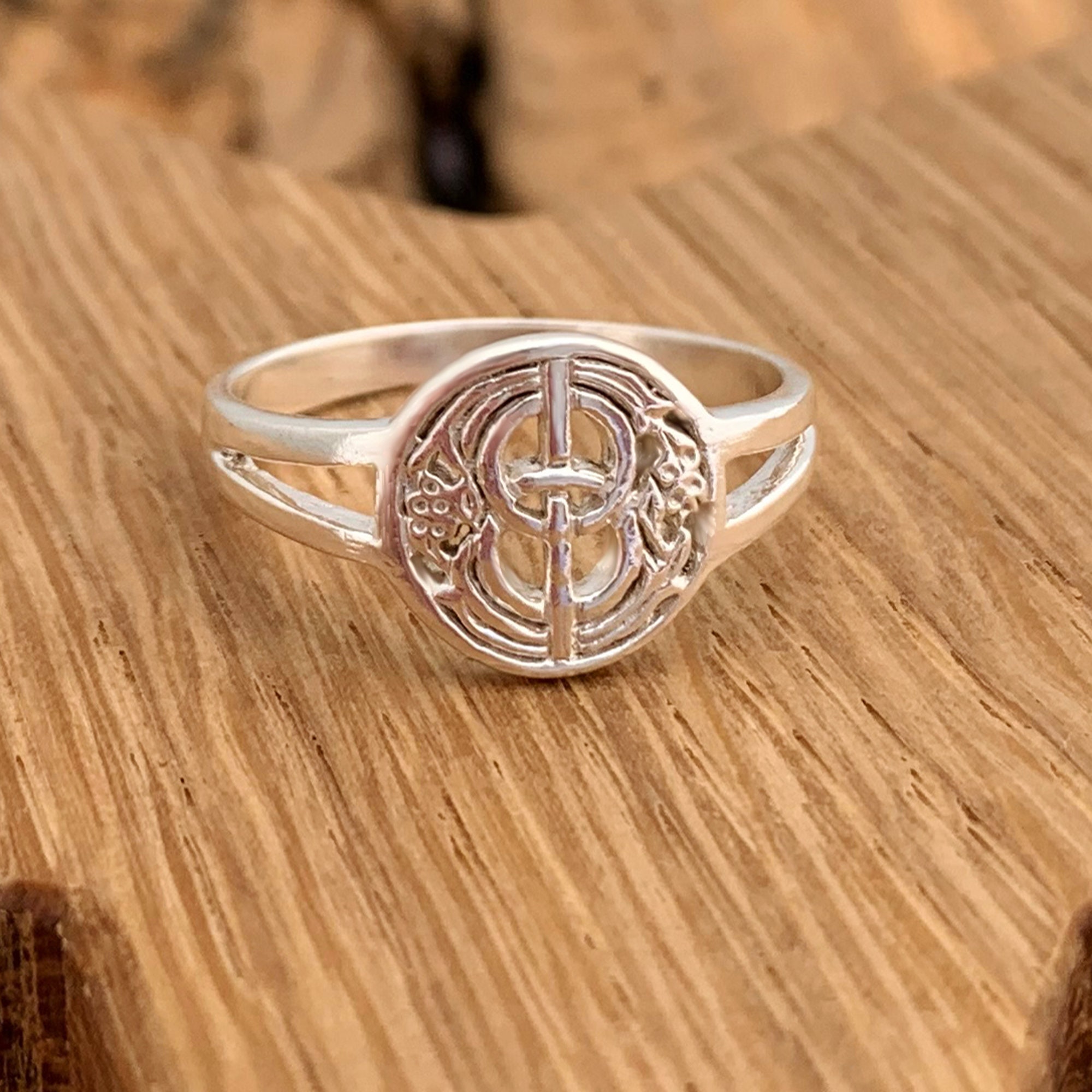 Chalice Well Ring Sterling Silver Glastonbury Vesica Piscis Christian Pagan Mythology Blood Well ...