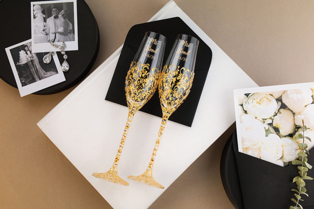 Gold Wedding Toasting Glasses Engraved Wedding Champagne Flutes ...