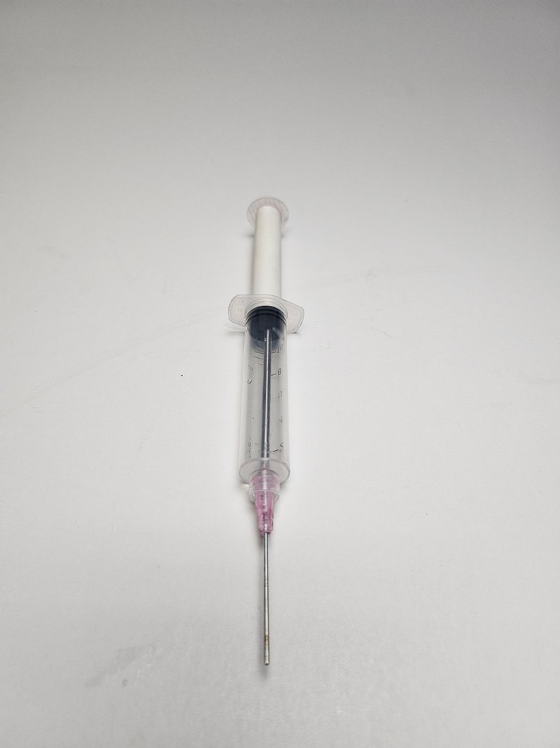 Retractable Stunt Syringe Prop 10cc - Realistic Injection Effect ...