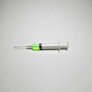 Retractable Stunt Syringe Prop - Realistic Injection Effect - Medical ...