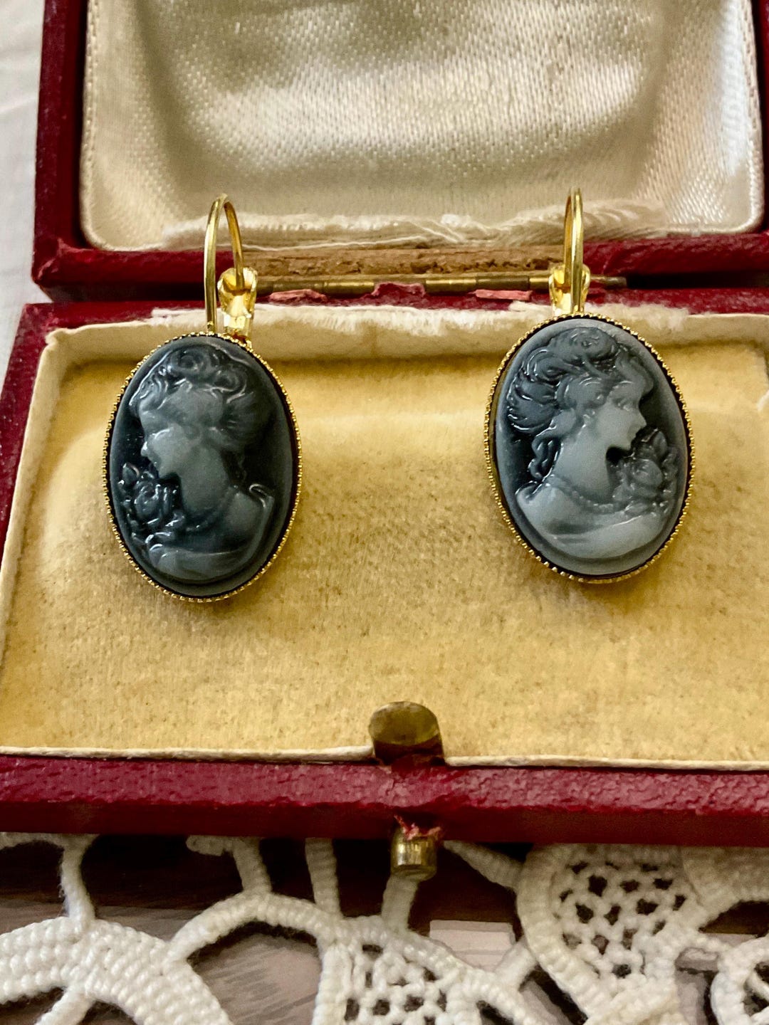 ELEGANT BAKELITE CAMEO Two Tones Gold Plated Vintage Earrings- Elegant ...