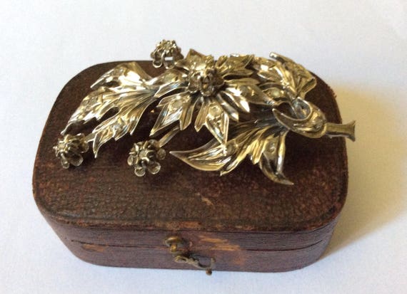 Gold and silver brooch store