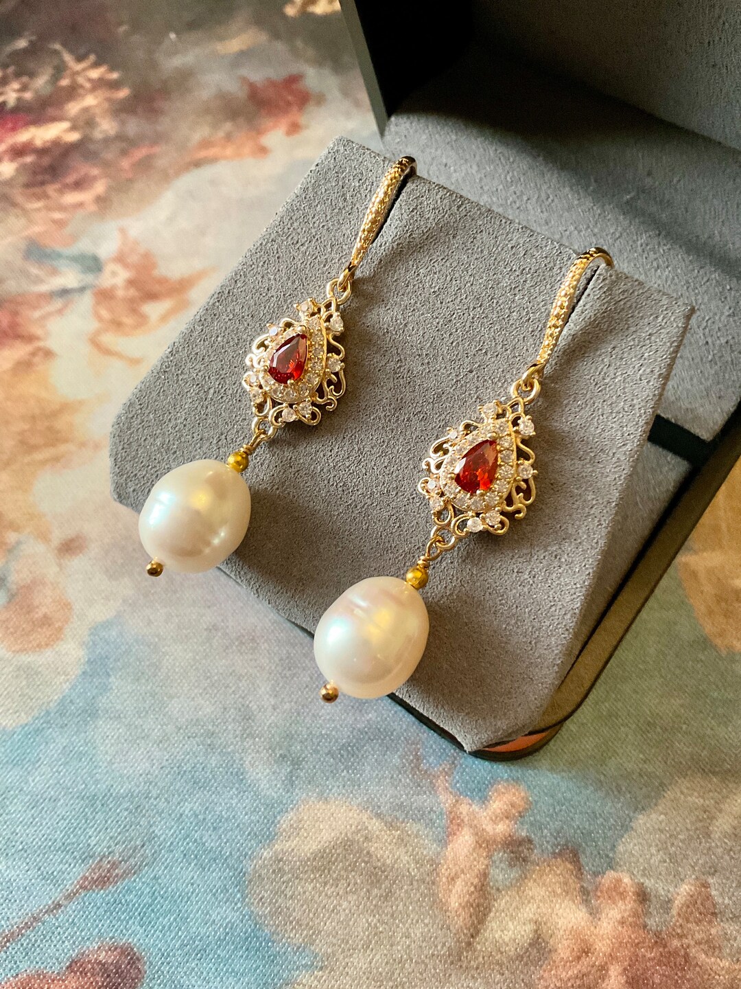 VIKTORIANISCHE WUNDERSCHÖNE Vintage-Ohrringe mit rotem Stein und ...