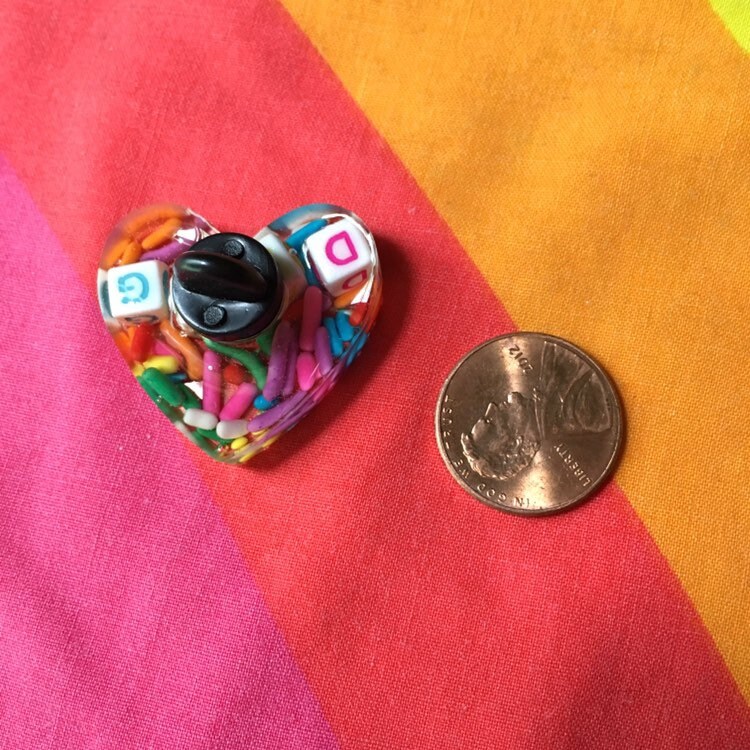 Pin de corazón DANG hecho a mano con espolvoreadas - Etsy España