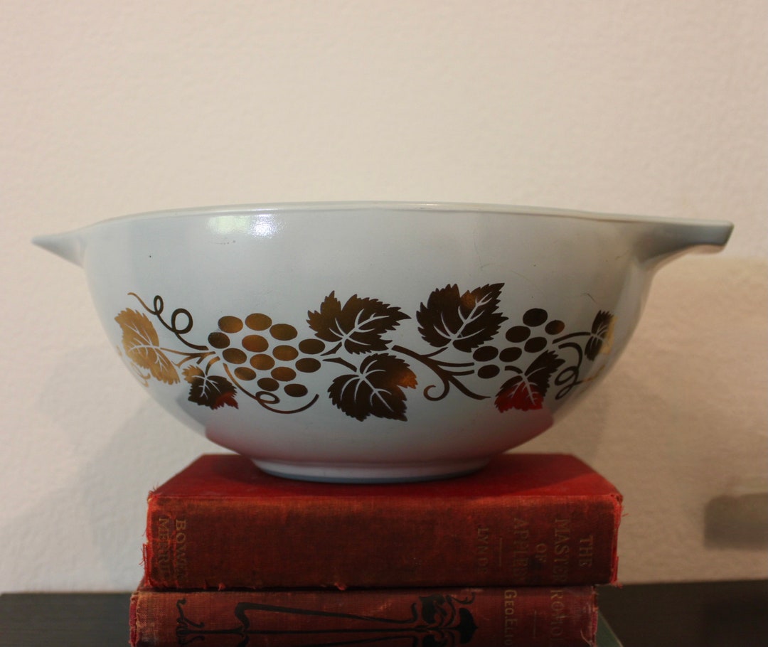 Pyrex Golden Grapes Promotional Cinderella Bowl | Pyrex Golden Grapes ...