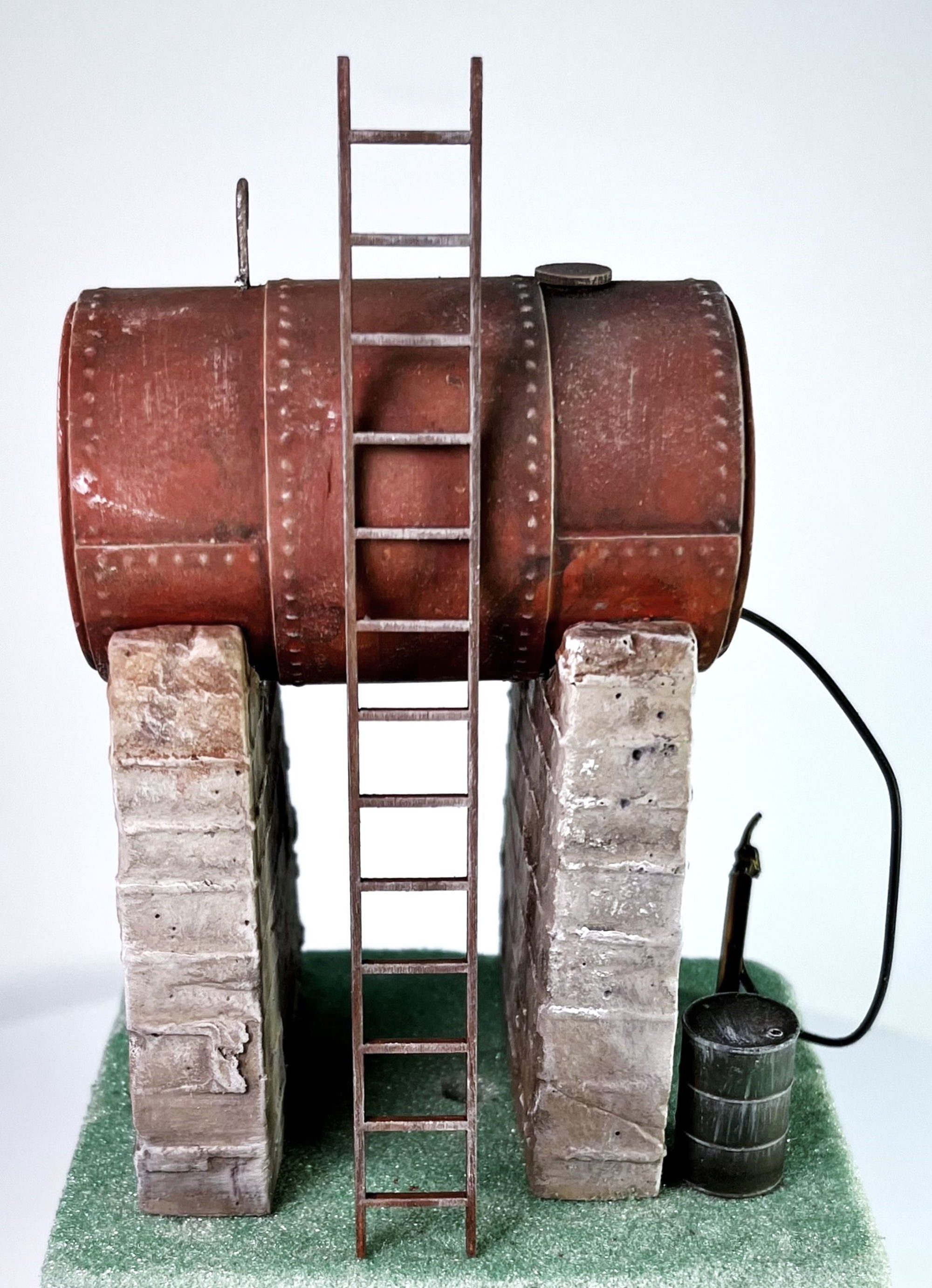 O/on30 1:48 Scale Critter Fueling Facility Kit for Diorama, Model ...