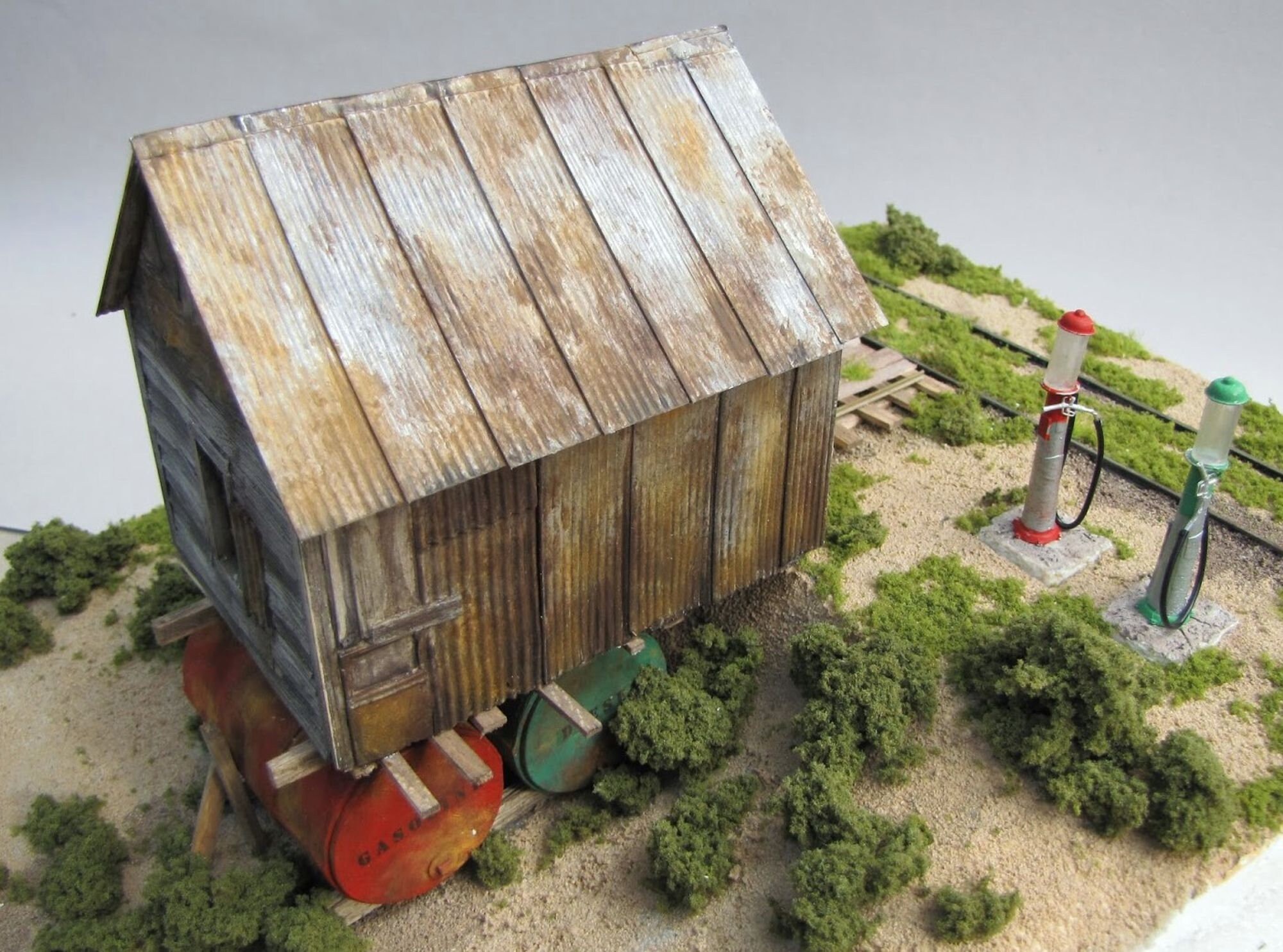 O/on30 1:48 Scale Hillside Fueling Depot Model Kit for Diorama, Model ...