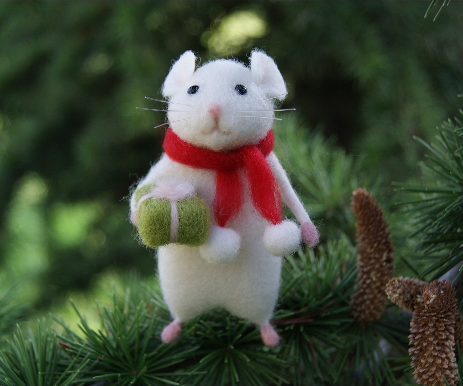 Needle Felted Christmas Mouse With a Gift - Etsy