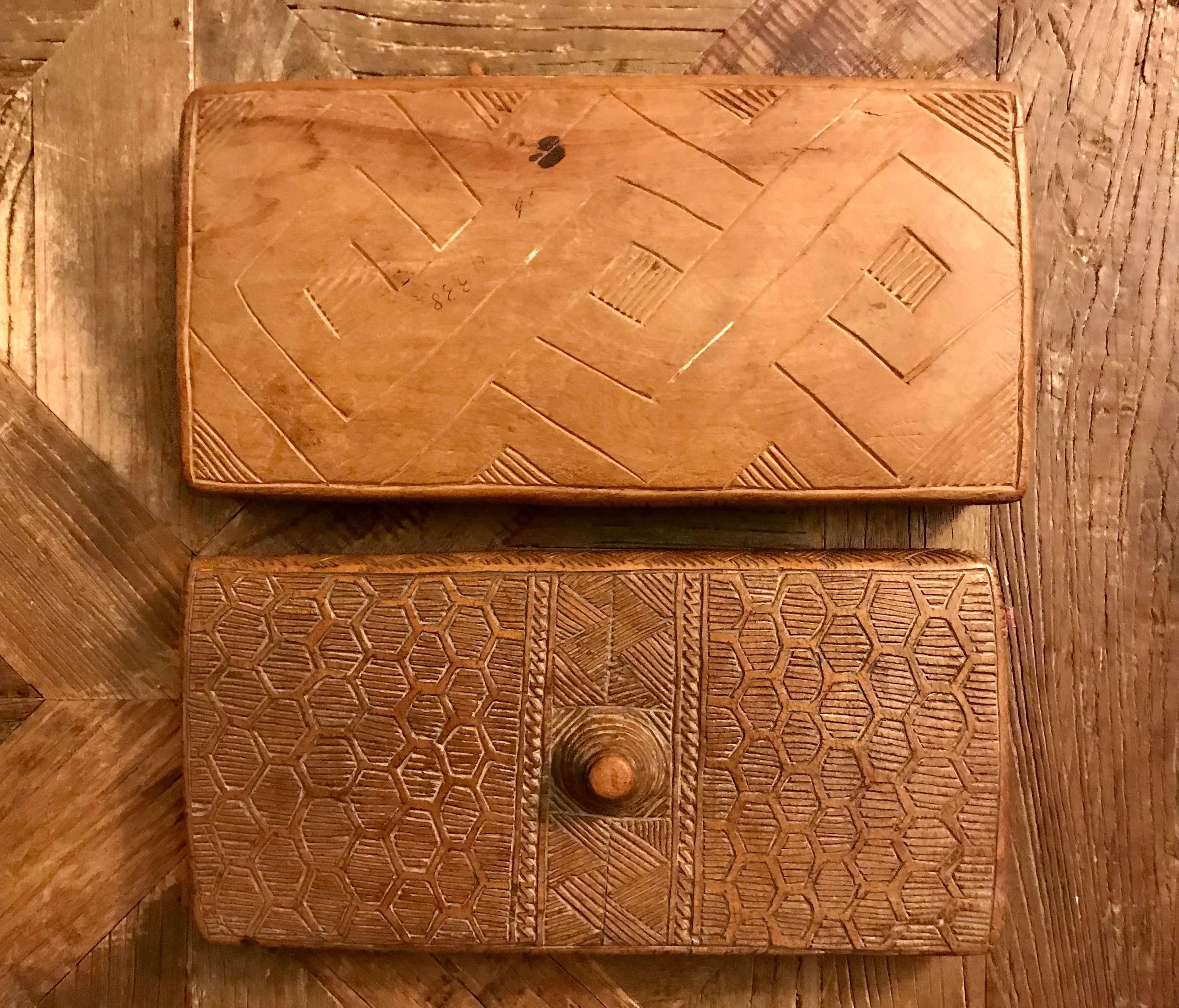 African Kuba Tukula nicely craved box - Boite en bois Kuba Tukula