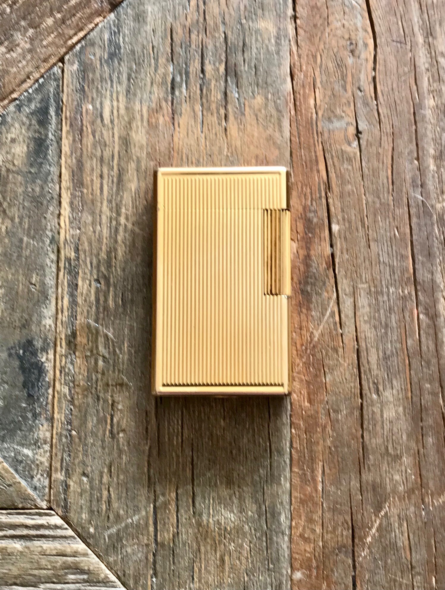 S. T. Dupont lighter, Serie 1, large model - Vertical line design, gold ...