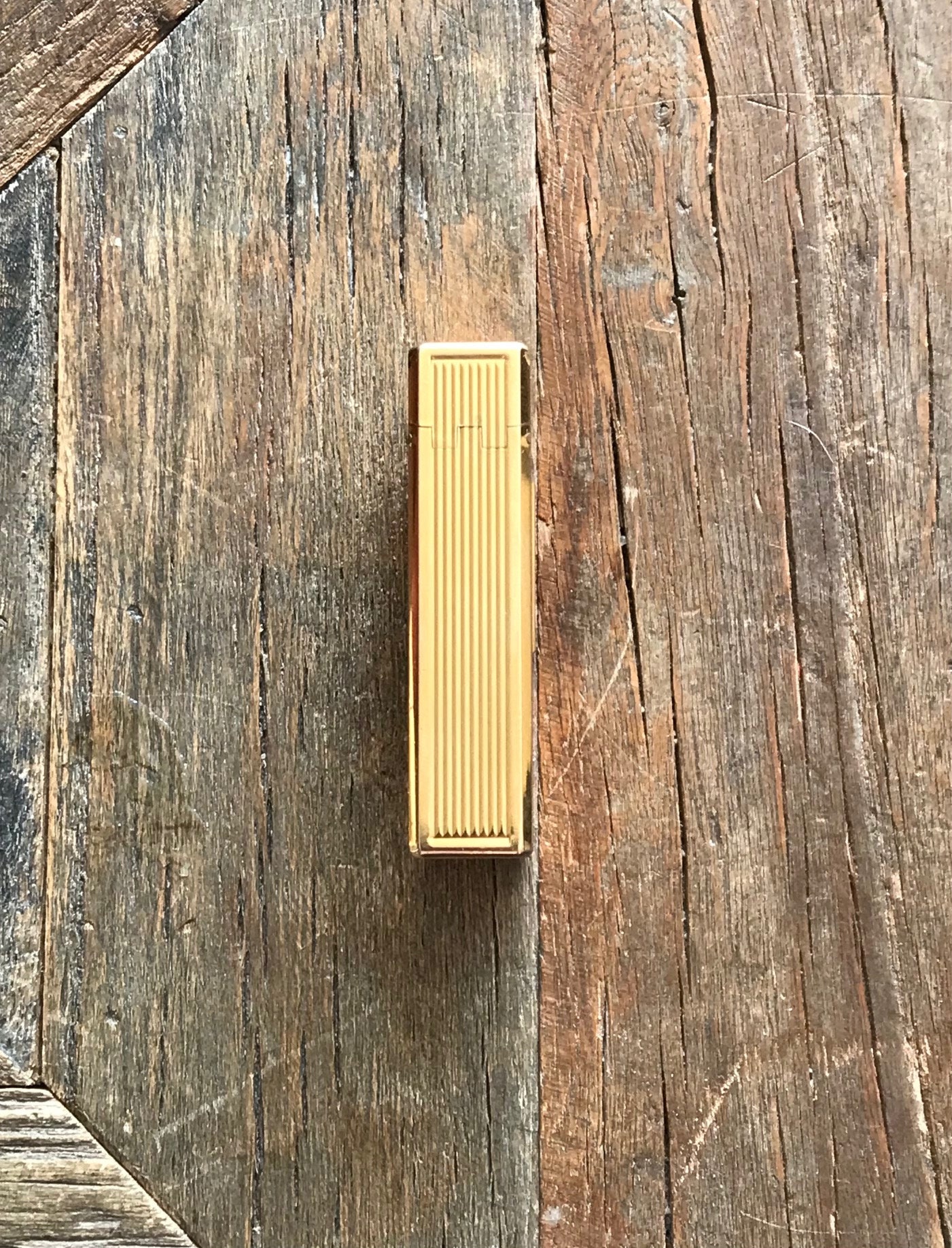 S. T. Dupont lighter, Serie 1, large model - Vertical line design, gold ...