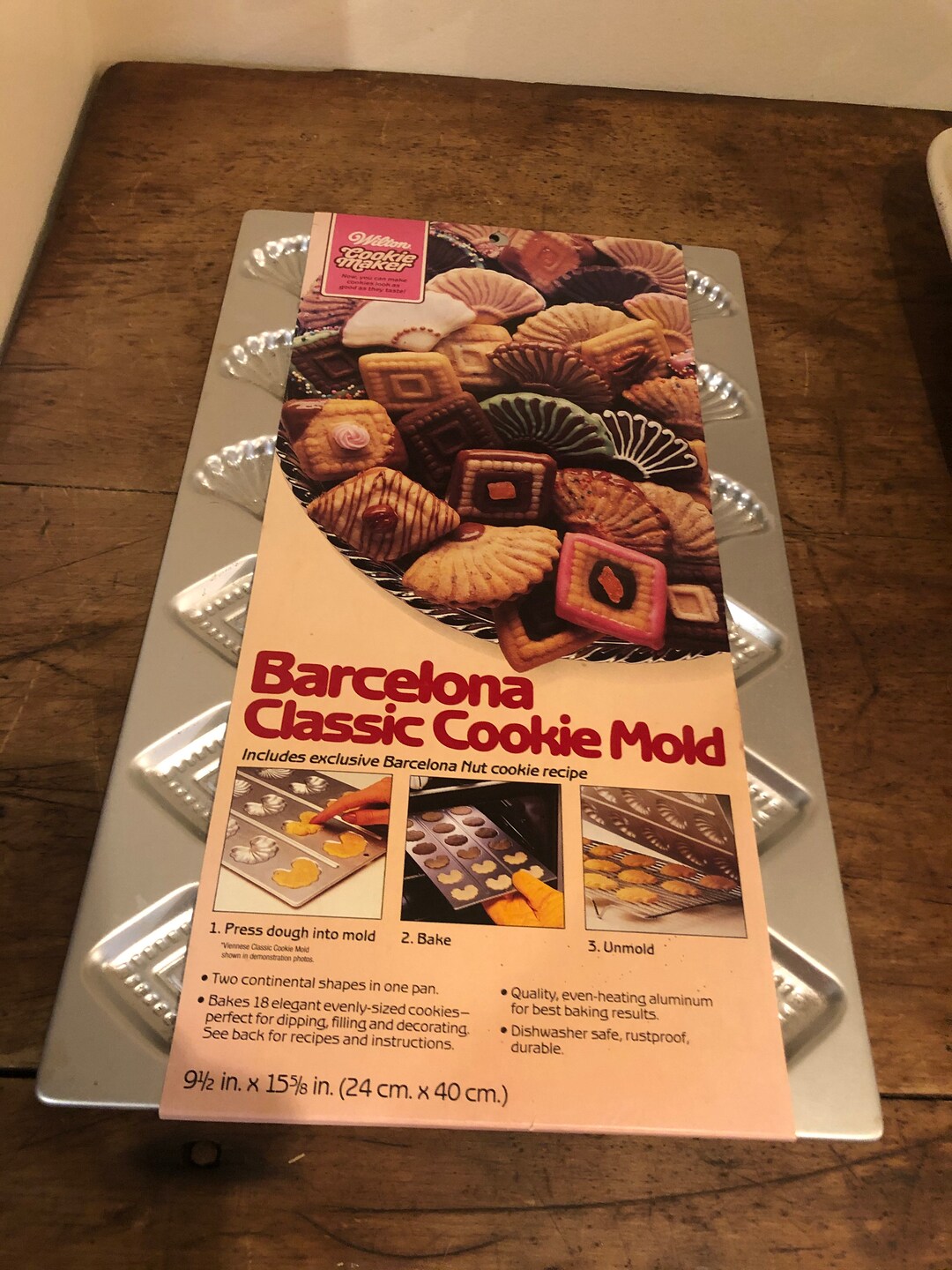 Classic Barcelona Cookie and Candy Mold 18 Cookies Baking Sheet Cookie ...