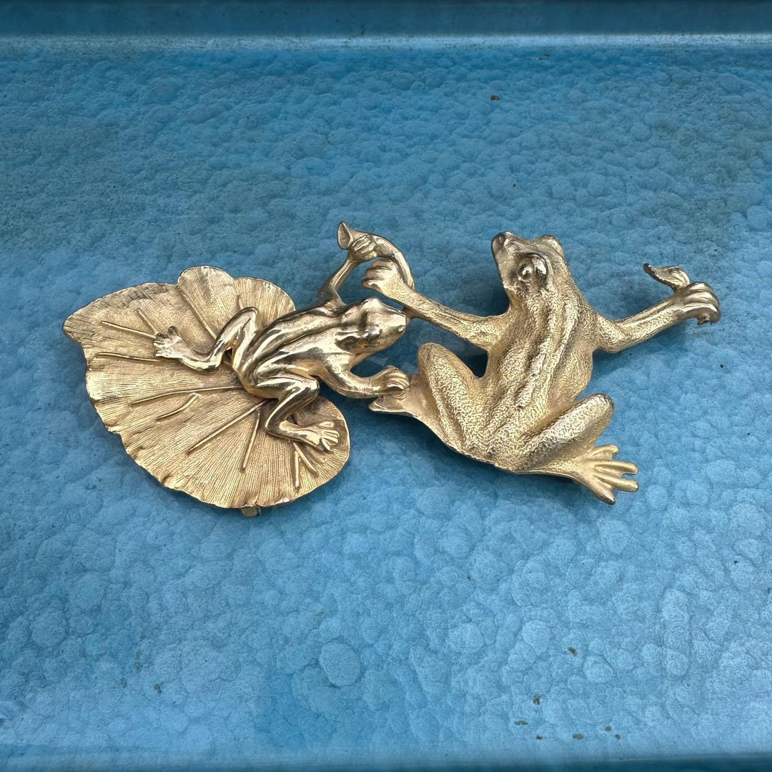 Rare Gail Labelle Gold Tone Frogs Belt Buckle / Lily Pad Climbing Frogs ...