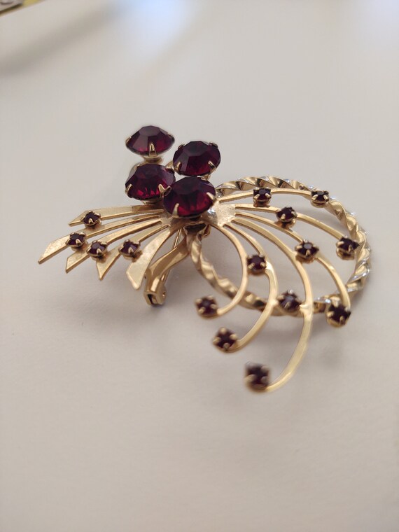 Ruby Red Rhinestone and Gold Tone Brooch - Gem