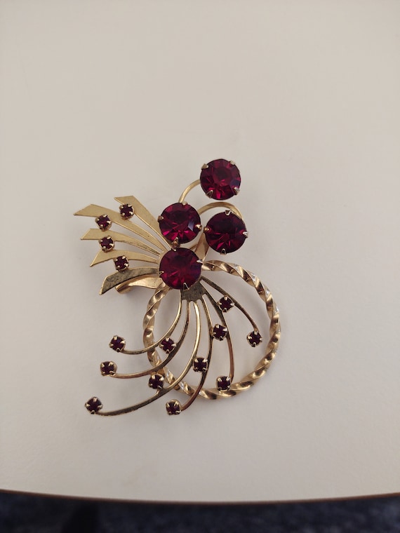 Ruby Red Rhinestone and Gold Tone Brooch - Gem