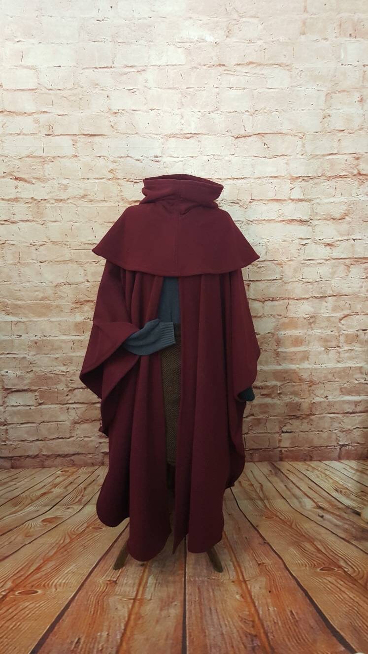 Umhang und Gugel bordeaux rot aus Wollstoff Kapuze kurz | Etsy