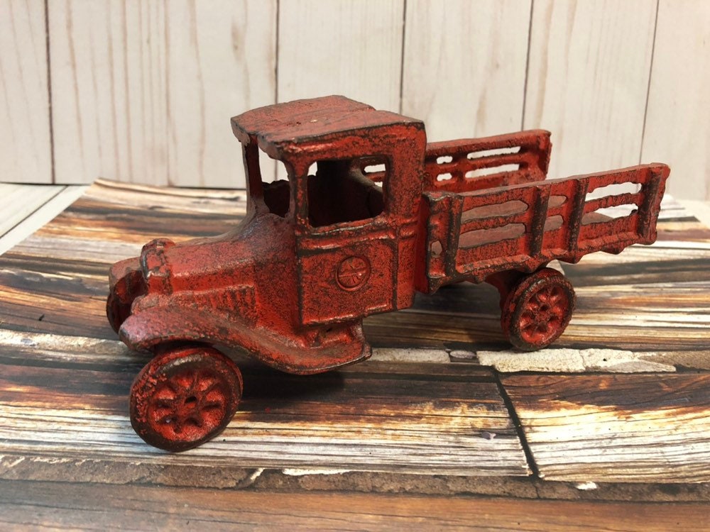 1920s Classic Cast Iron Truck Car for Rustic Home Deco
