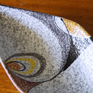 FLORA GOUDA Rumba, off White Mid Century Dish, Colorful Abstract Decor ...