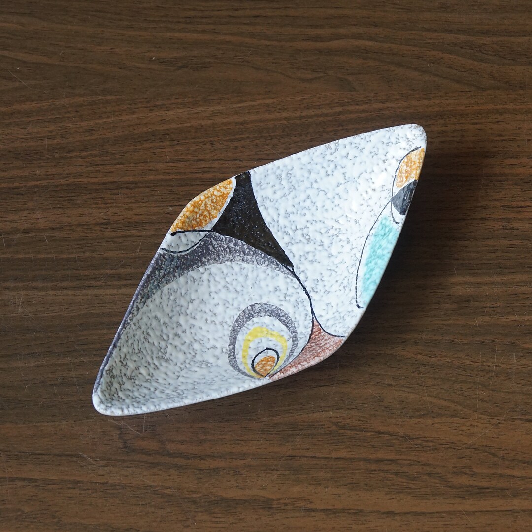 FLORA GOUDA Rumba, off White Mid Century Dish, Colorful Abstract Decor ...