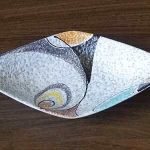 FLORA GOUDA Rumba, off White Mid Century Dish, Colorful Abstract Decor ...