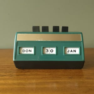 Vintage Flip Calendar – 60s/70s Desk Calendar – Retro Design – Petrol ...