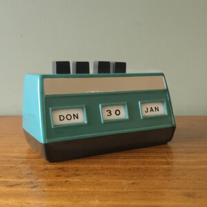 Vintage Flip Calendar – 60s/70s Desk Calendar – Retro Design – Petrol ...