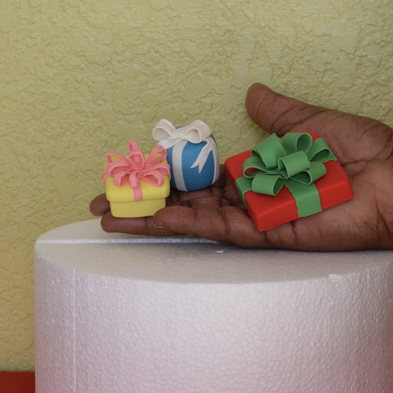 Christmas Tree With Fondant / Gum Paste Gift Wrapped Boxes for - Etsy