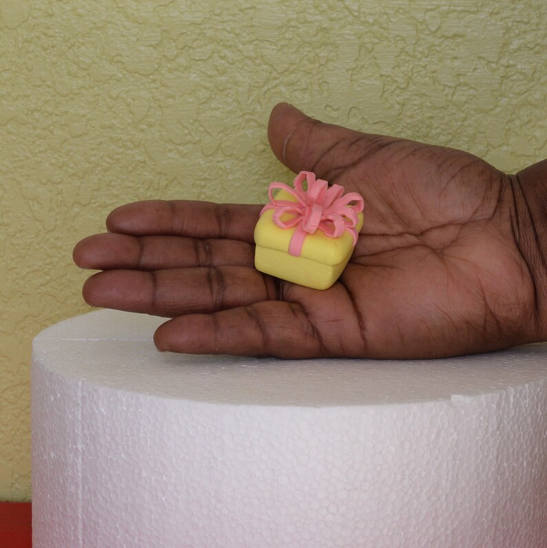 Christmas Tree With Fondant / Gum Paste Gift Wrapped Boxes for - Etsy