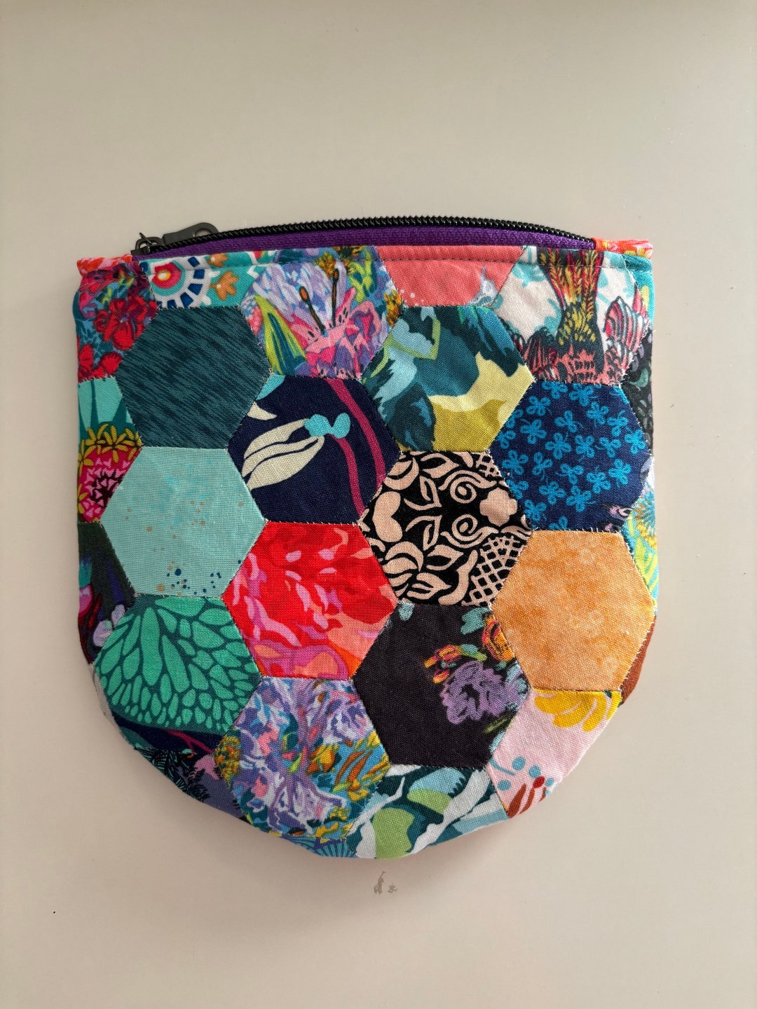 Christmas Gift Card Holder. Curved Zipper Pouch English Paper Pieced ...