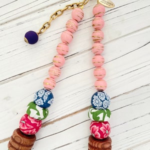 Lenora Dame Mixed Media Queen Mum Necklace - Etsy