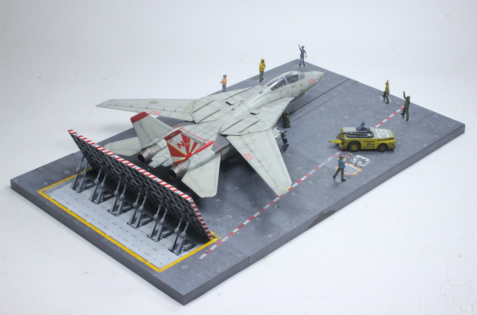 Built Model 1:72 Modern US Aircraft Carrier Deck Diorama /w F-14A ...