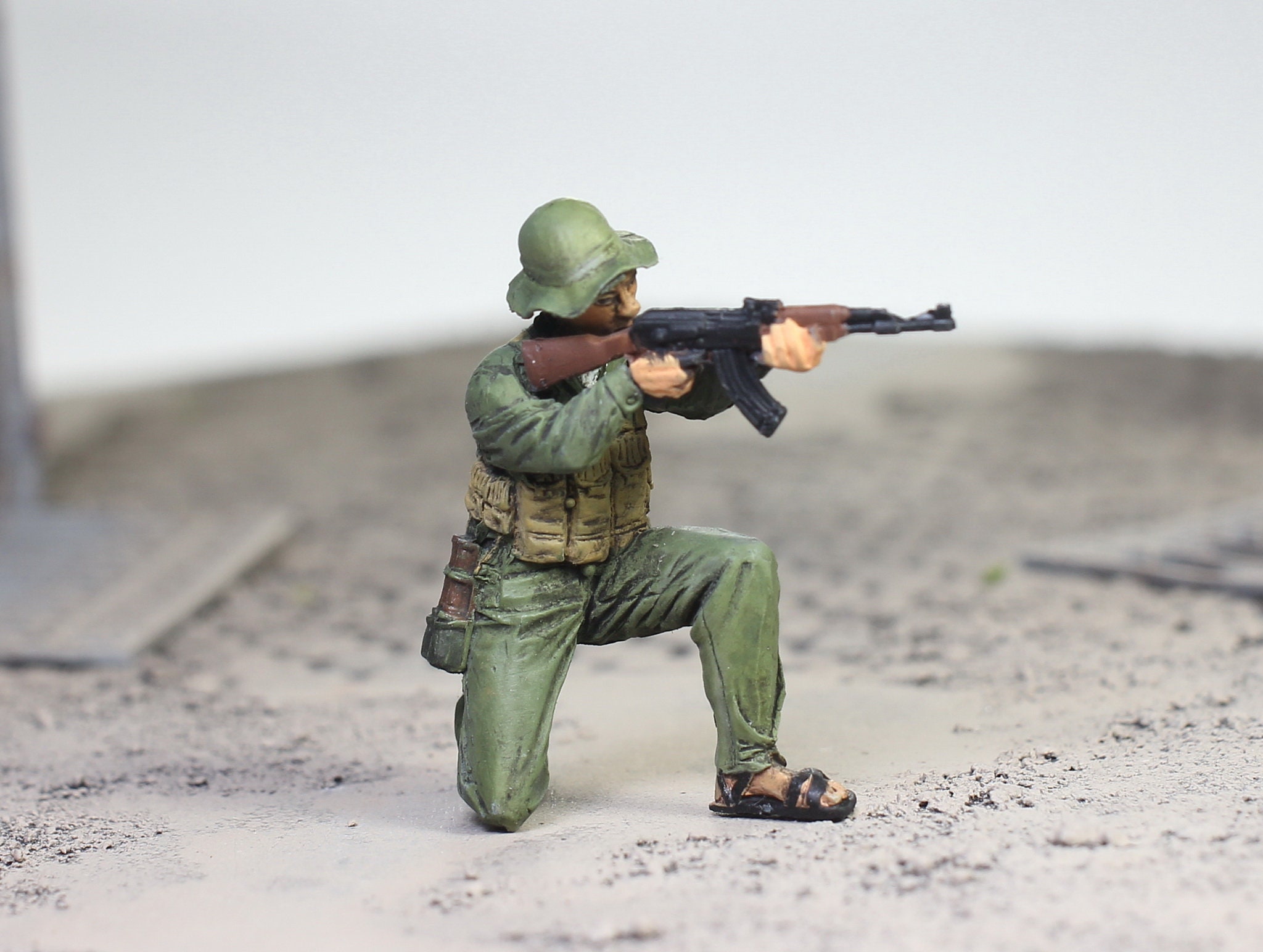 Painted Figure NVA Infantry (7 Figures) in Battle, Vietnam War 1:35 ...