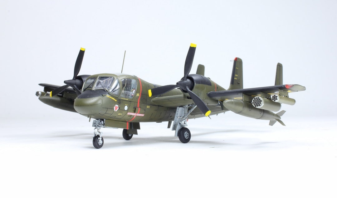 Probuilt Model US Army OV-1A Mohawk in Vietnam War 1/72 (built and ...