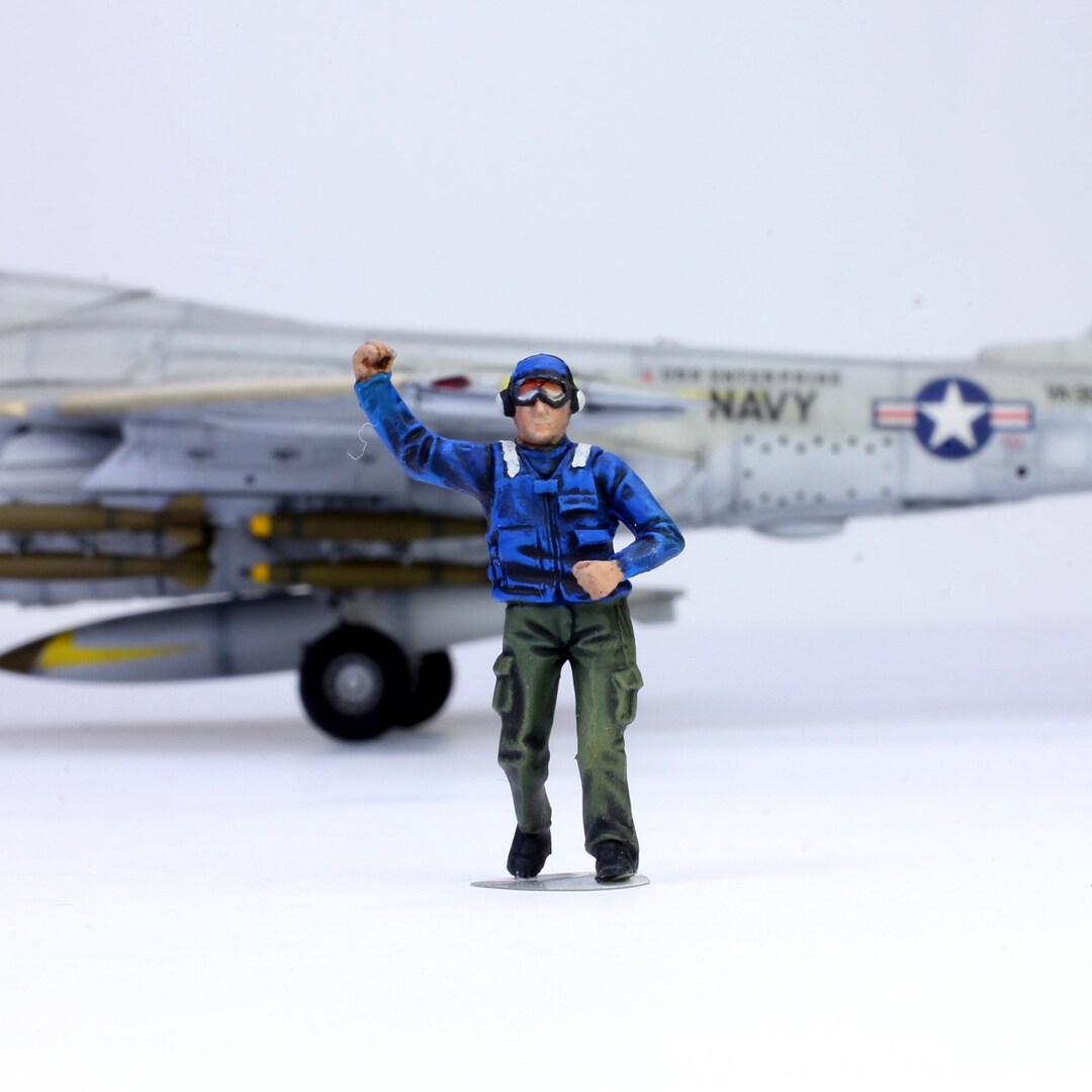 Painted Figure US Navy Aircraft Carrier Crew 1:48 built and Painted by ...