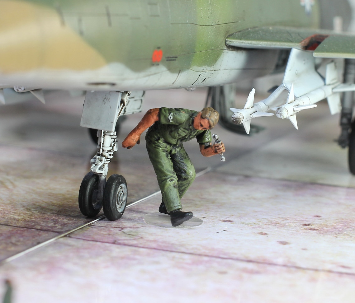 Painted Figure USAF Ground Crew 1:48 (built and Painted by Professional ...